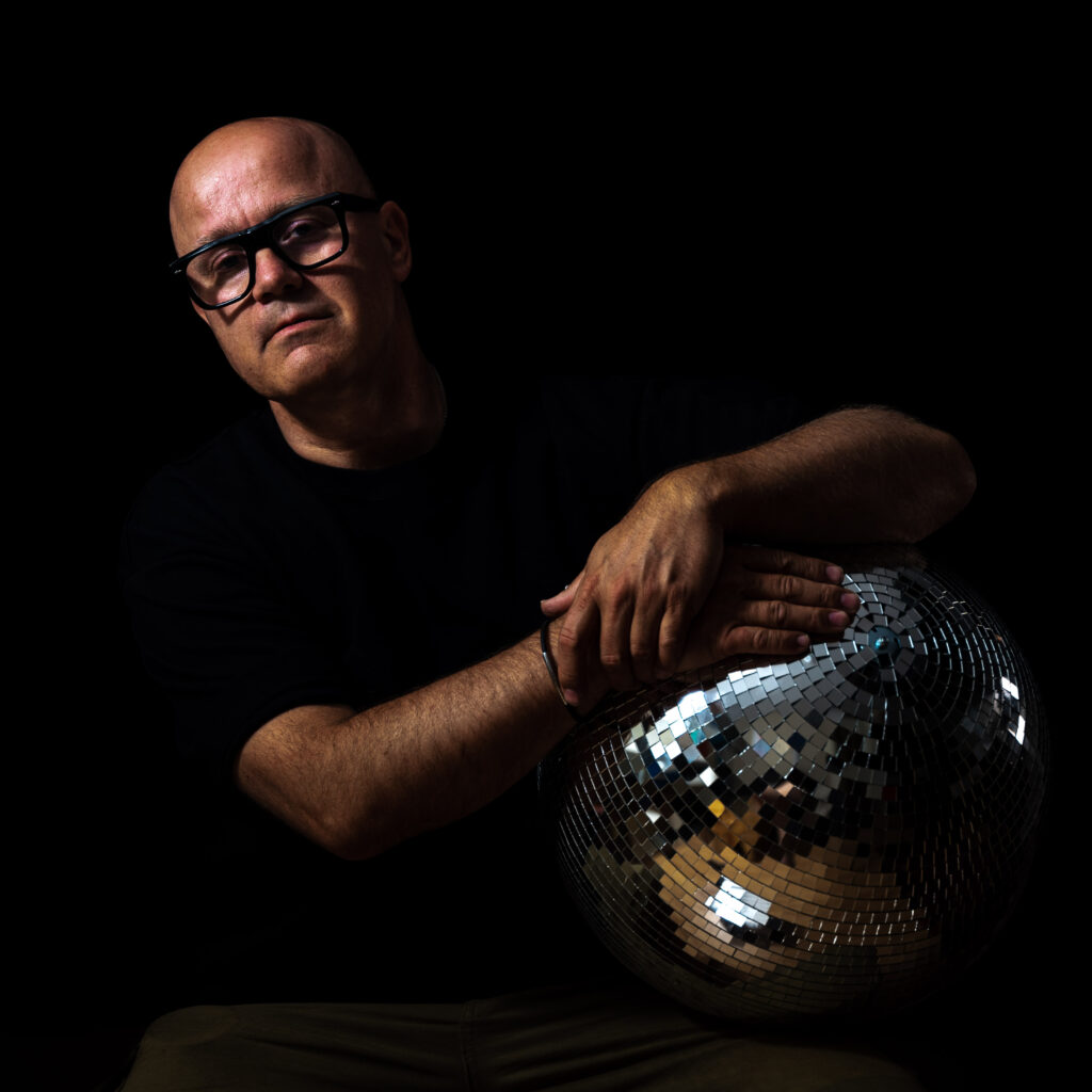 Simon Field Delivers immersive, hypnotic club cut 'WORK!' via Basement ...